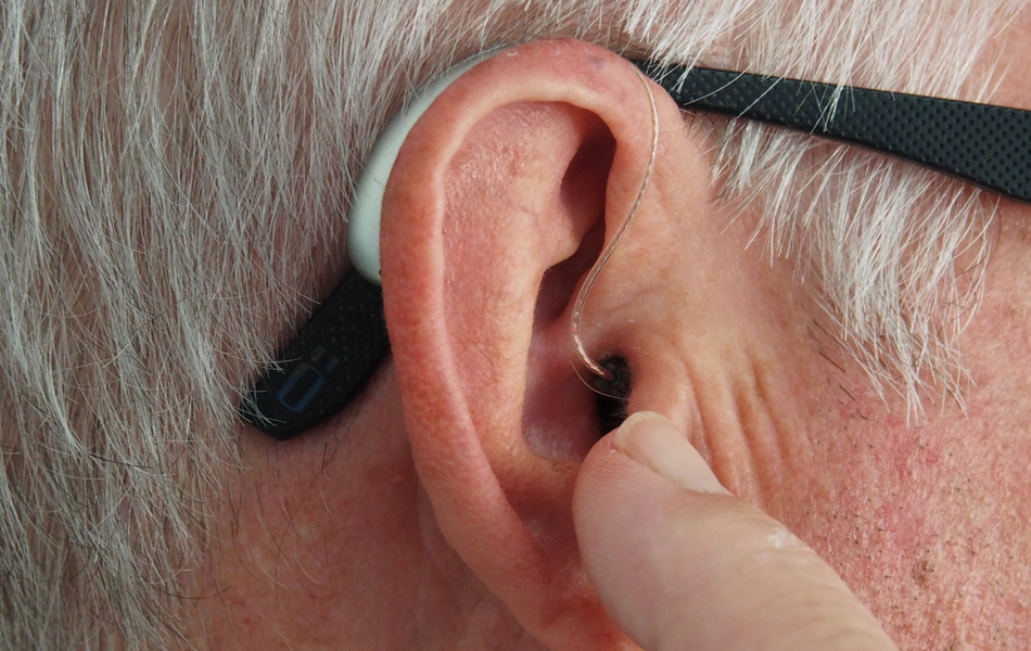 Acouphènes: un peu d’espoir? – Bel Âge